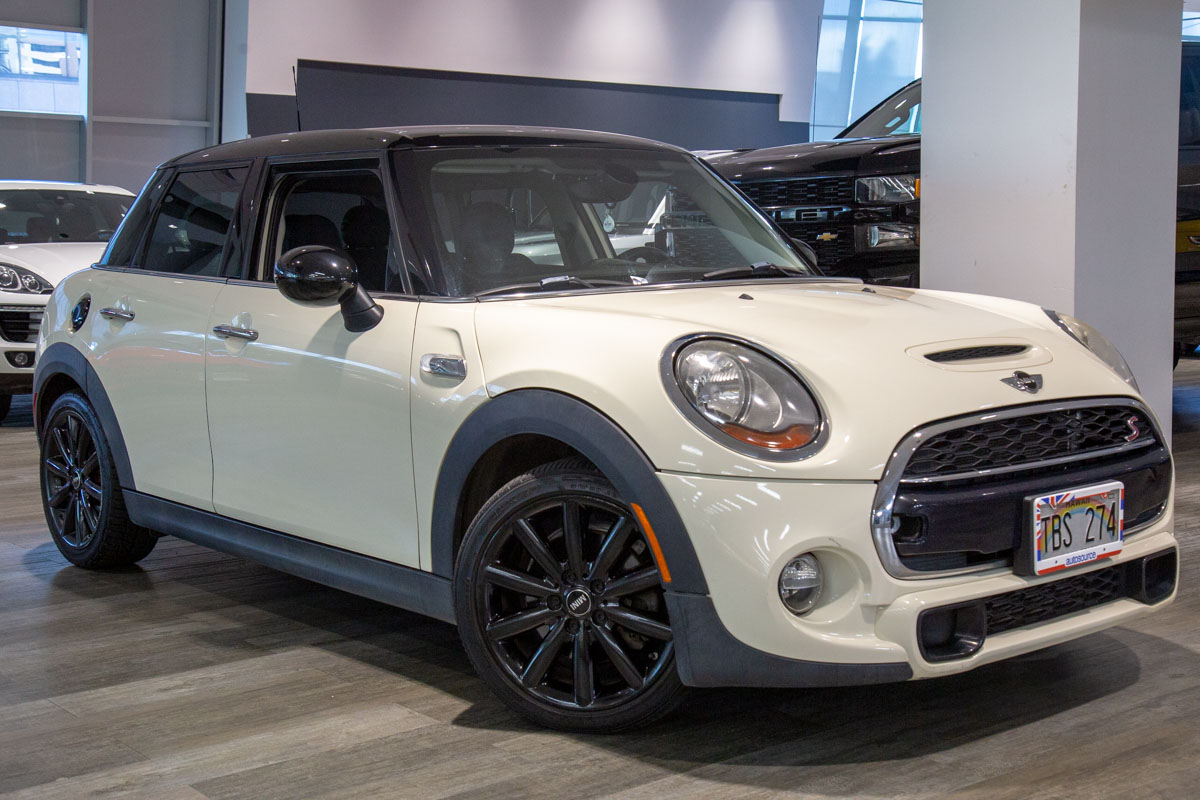 2017 MINI Hardtop 4 Door | Carousel